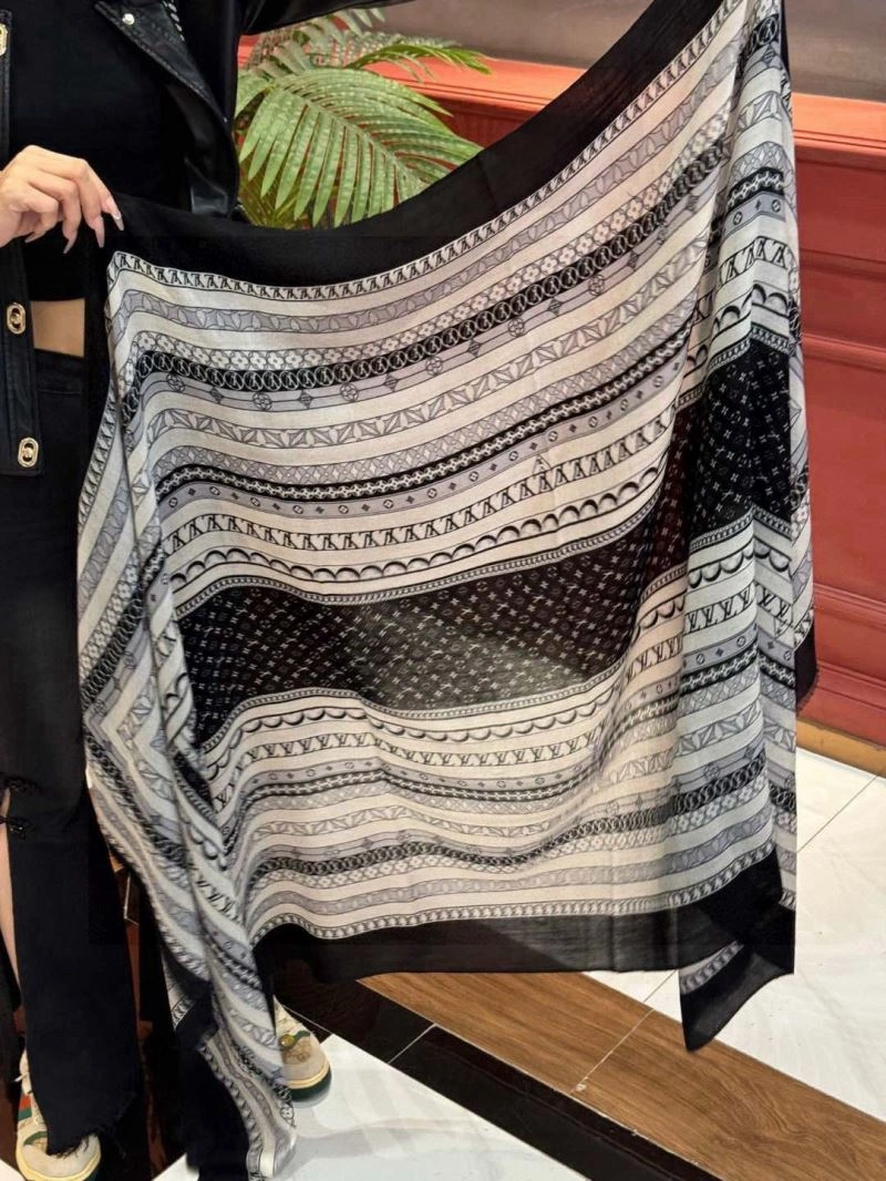 High accuracy Louis Vuitton Scarf