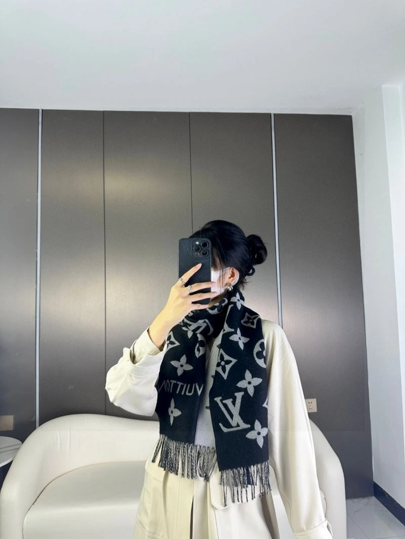 Inexpensive Louis Vuitton Scarf