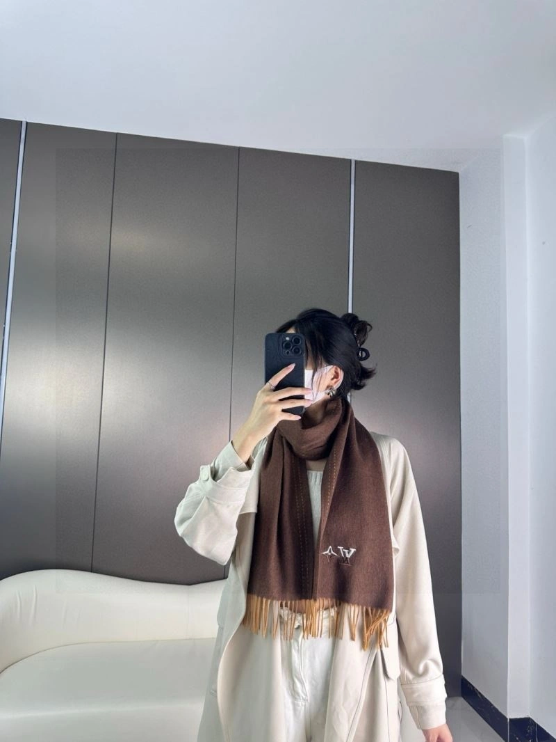 Accurate model Louis Vuitton Scarf