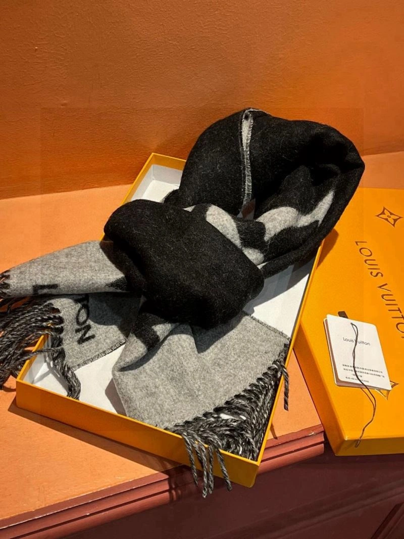 Bargain Louis Vuitton Scarf