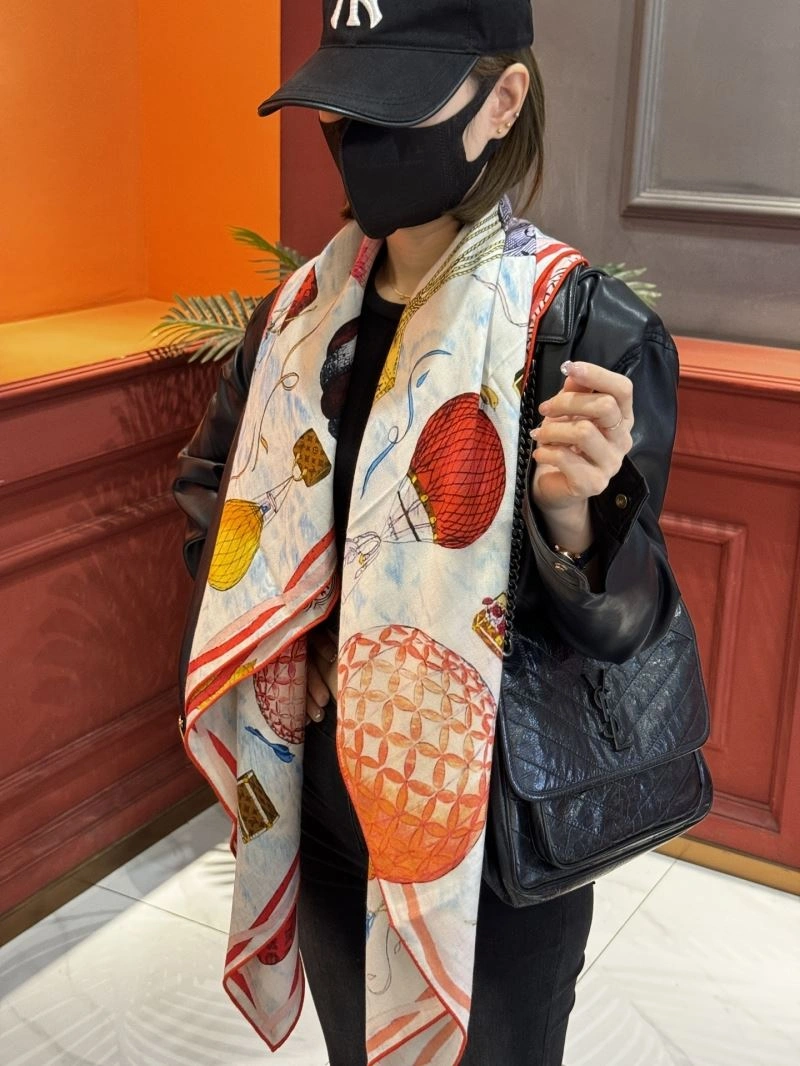 Exact replica Louis Vuitton Scarf