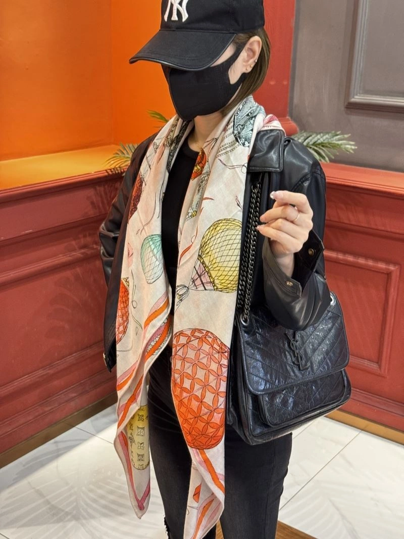 Brand-authenticated Louis Vuitton Scarf