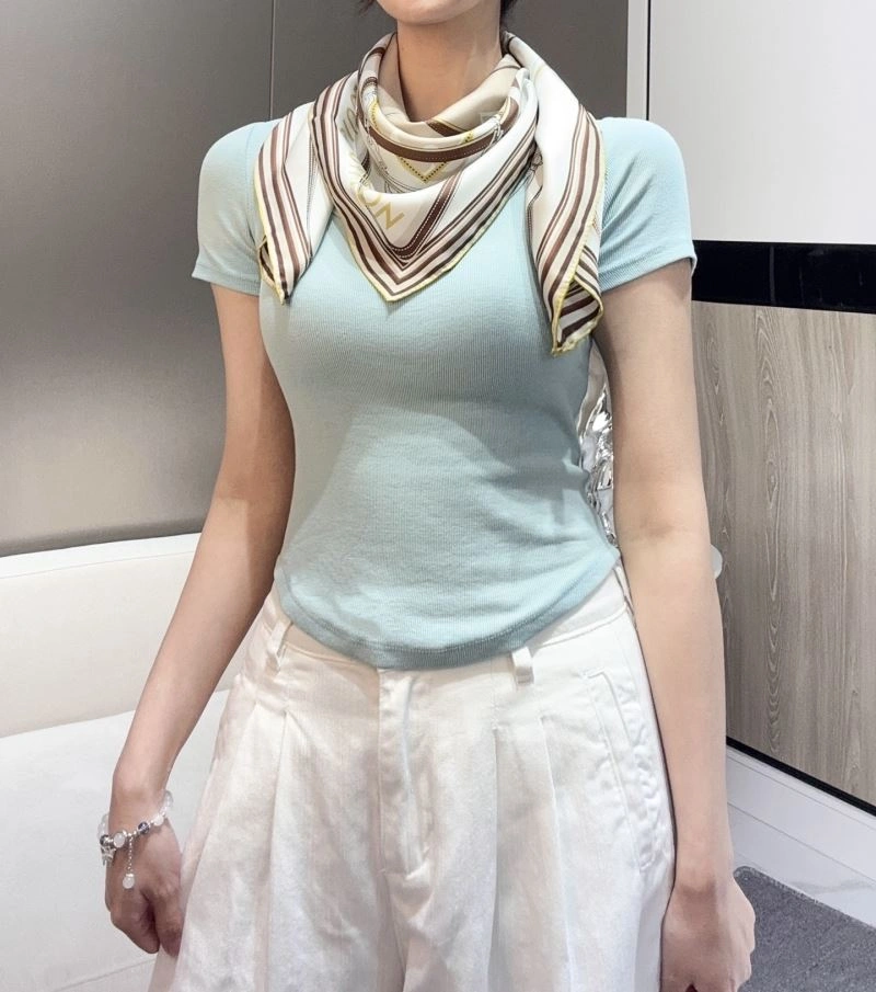 Indistinguishable Louis Vuitton Scarf