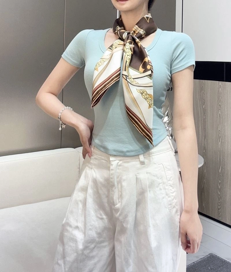 Accurate model Louis Vuitton Scarf