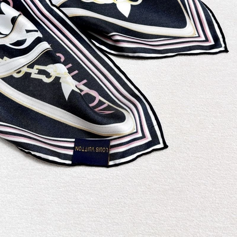 Indistinguishable Louis Vuitton Scarf