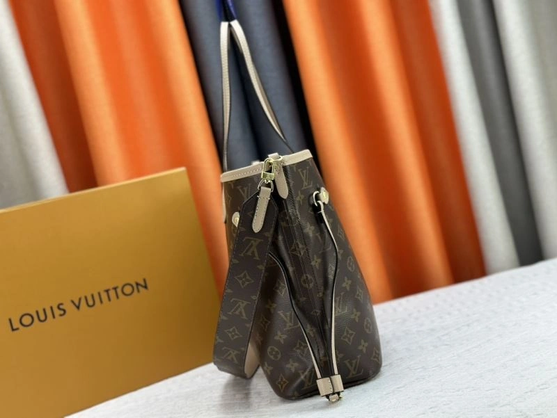 Low-cost Louis Vuitton Shopping Bags