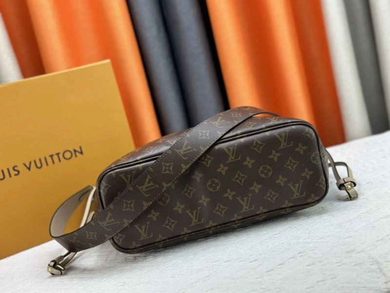 Low-cost Louis Vuitton Shopping Bags