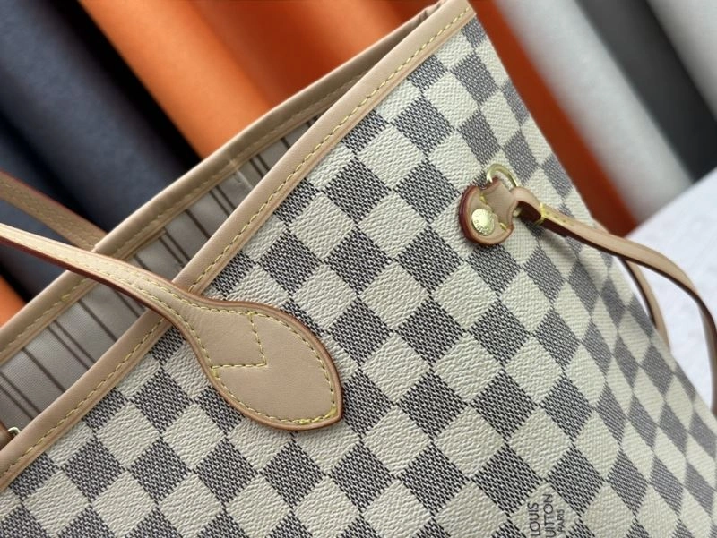 Low-cost Louis Vuitton Shopping Bags