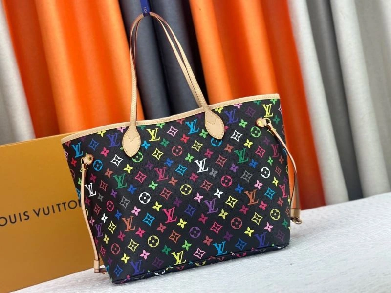 Indistinguishable Louis Vuitton Shopping Bags