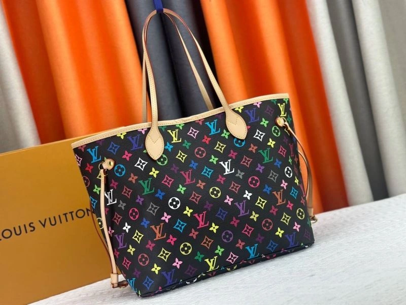 Indistinguishable Louis Vuitton Shopping Bags