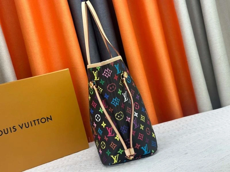 Indistinguishable Louis Vuitton Shopping Bags