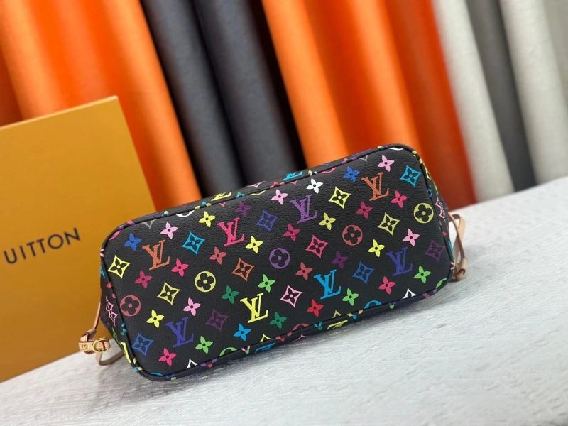 Indistinguishable Louis Vuitton Shopping Bags