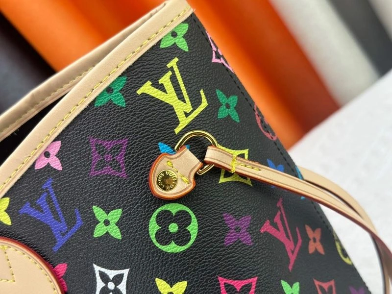 Indistinguishable Louis Vuitton Shopping Bags