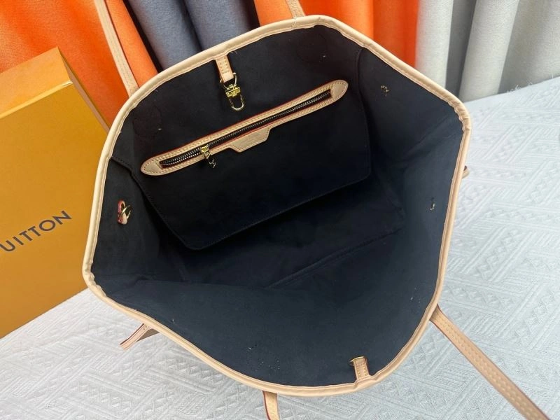 Indistinguishable Louis Vuitton Shopping Bags