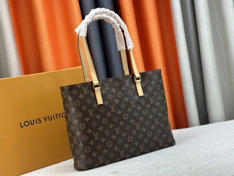 Indistinguishable Louis Vuitton Shopping Bags