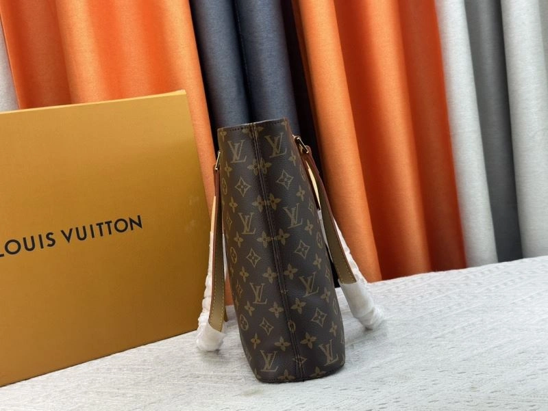 Indistinguishable Louis Vuitton Shopping Bags