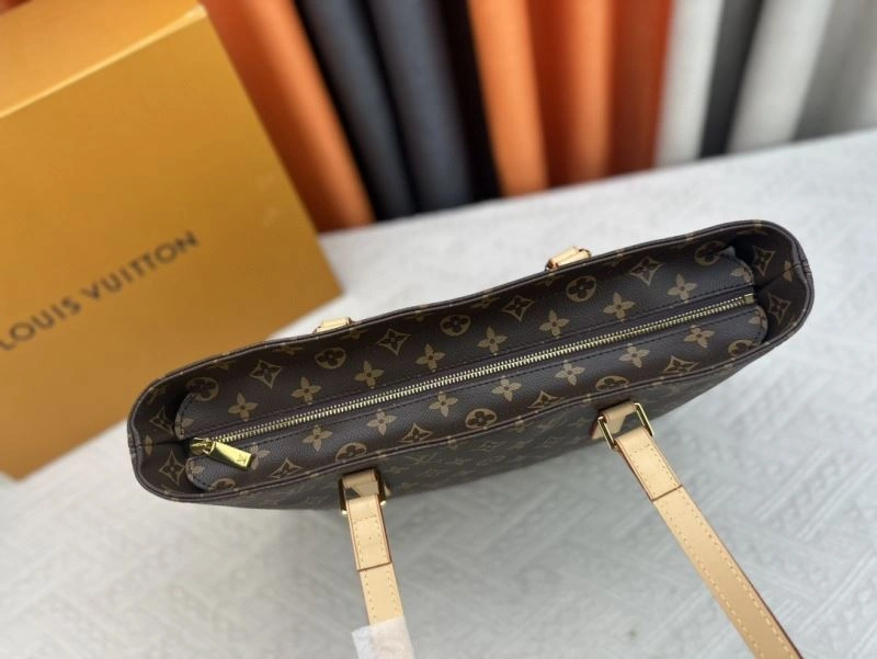 Indistinguishable Louis Vuitton Shopping Bags