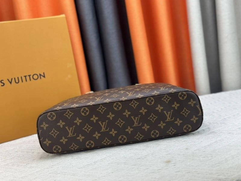 Indistinguishable Louis Vuitton Shopping Bags