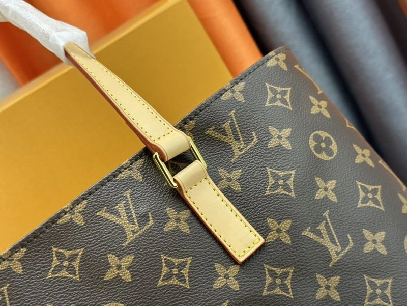 Indistinguishable Louis Vuitton Shopping Bags
