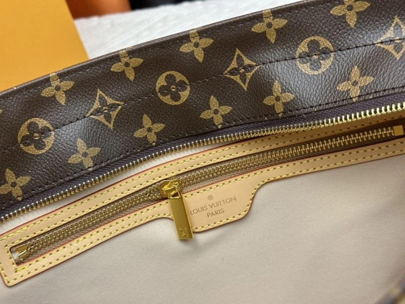Indistinguishable Louis Vuitton Shopping Bags