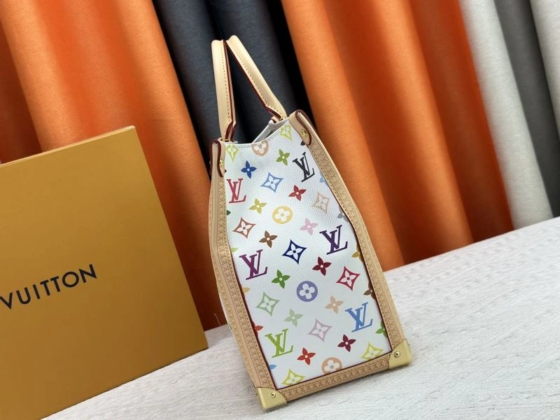 Indistinguishable Louis Vuitton Shopping Bags
