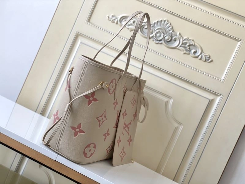 Indistinguishable Louis Vuitton Shopping Bags