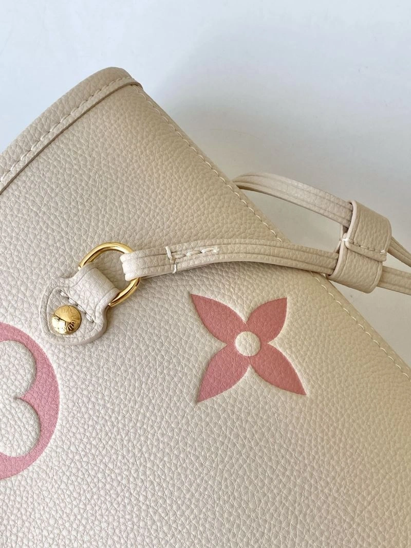 Indistinguishable Louis Vuitton Shopping Bags