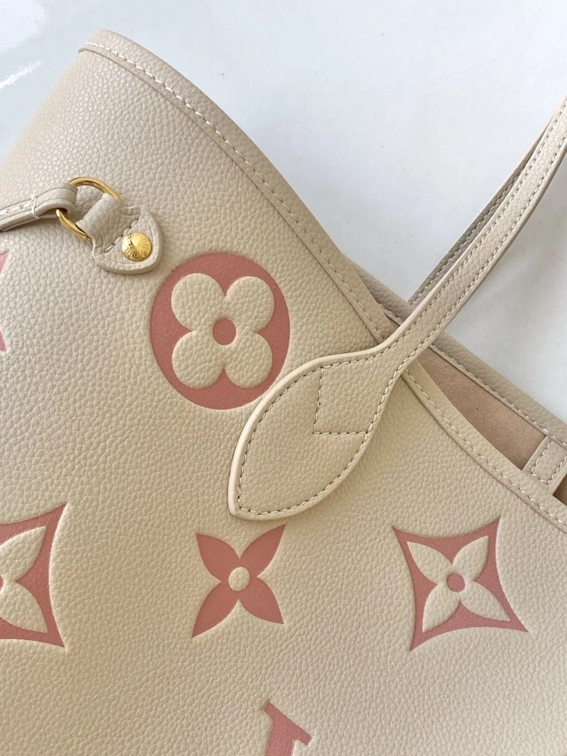 Indistinguishable Louis Vuitton Shopping Bags