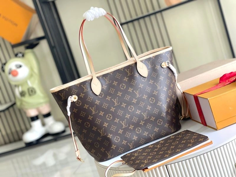 Indistinguishable Louis Vuitton Shopping Bags