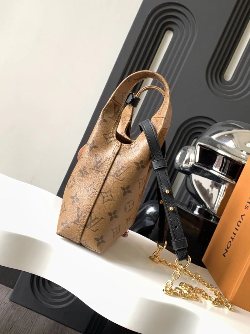Indistinguishable Louis Vuitton Shopping Bags