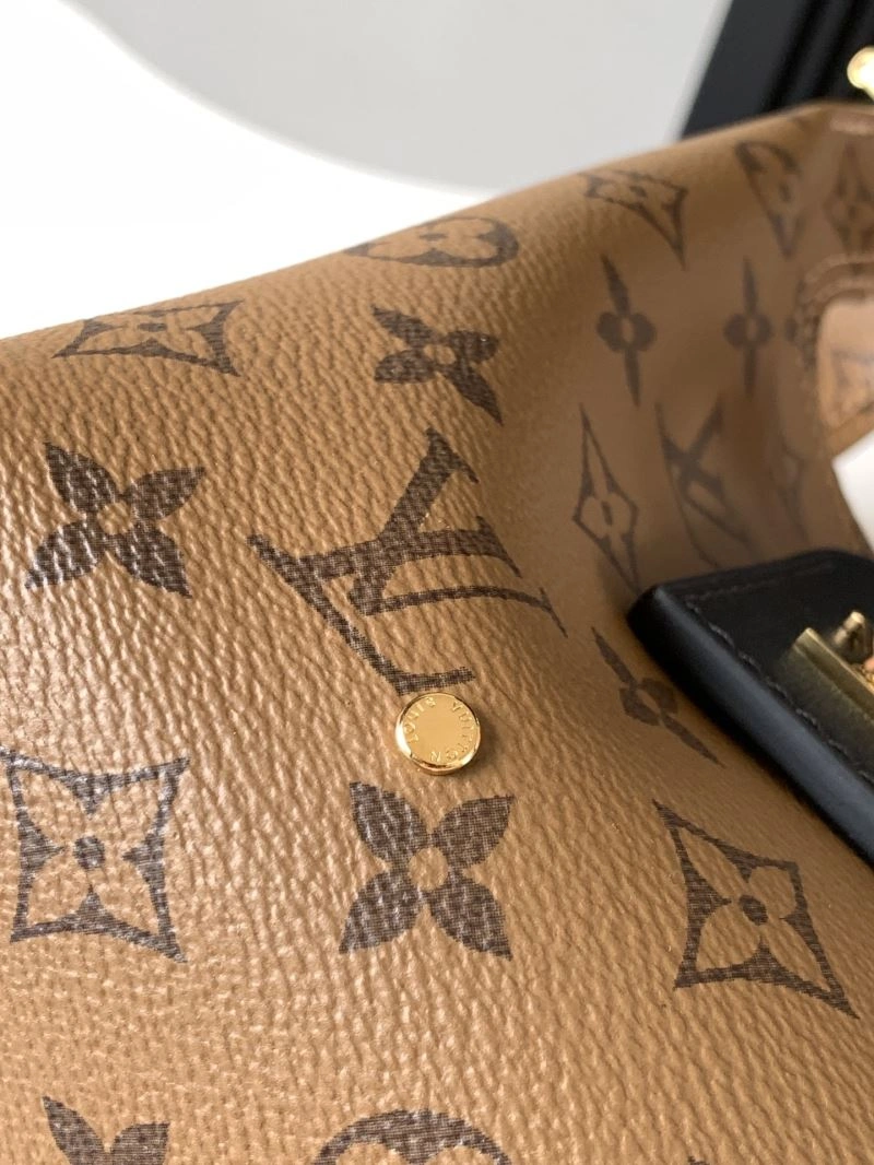 Indistinguishable Louis Vuitton Shopping Bags