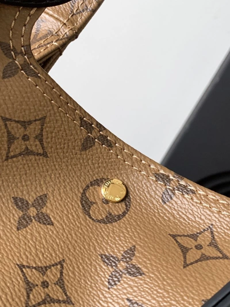 Indistinguishable Louis Vuitton Shopping Bags