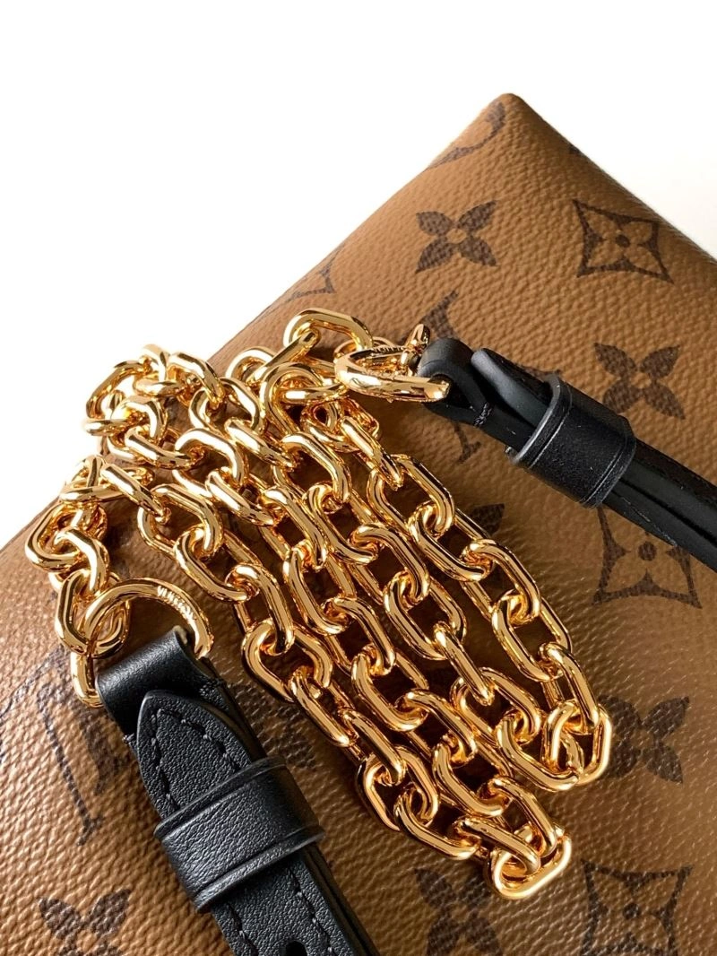 Indistinguishable Louis Vuitton Shopping Bags