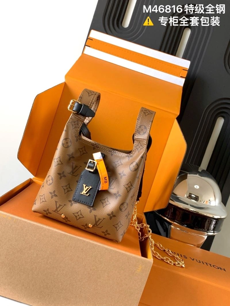 Indistinguishable Louis Vuitton Shopping Bags