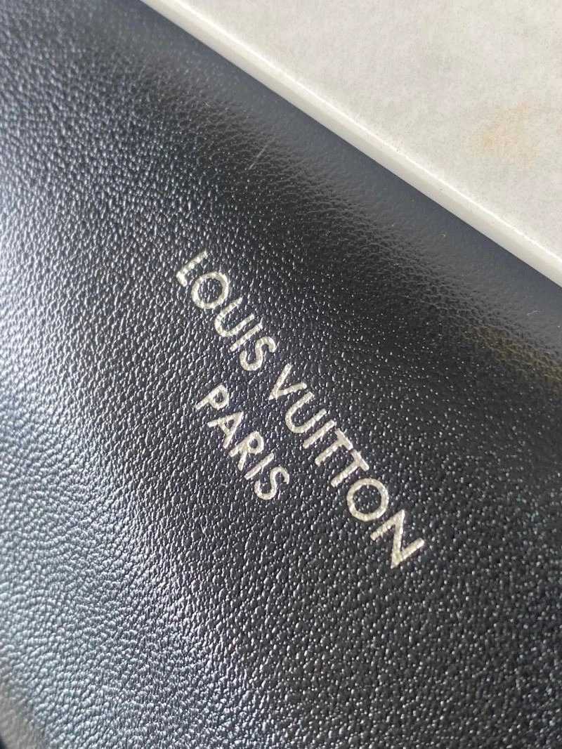 Exact replica Louis Vuitton Shopping Bags