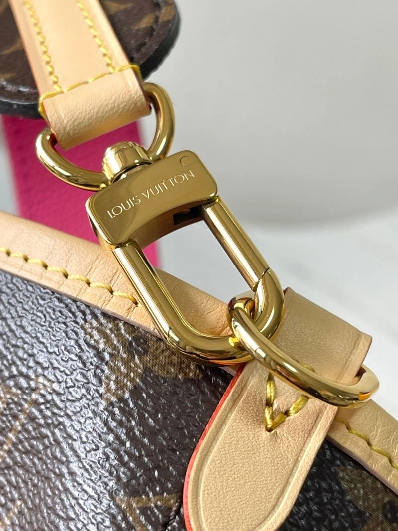 Indistinguishable Louis Vuitton Shopping Bags