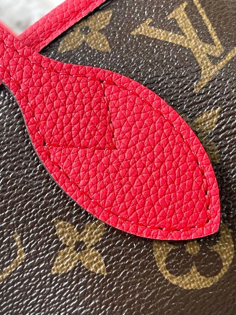 Indistinguishable Louis Vuitton Shopping Bags