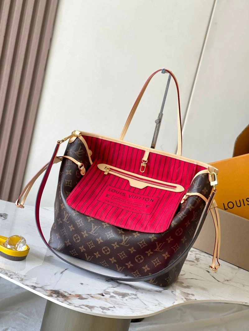 Indistinguishable Louis Vuitton Shopping Bags