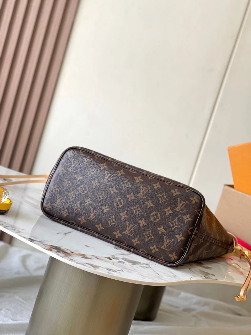 Indistinguishable Louis Vuitton Shopping Bags