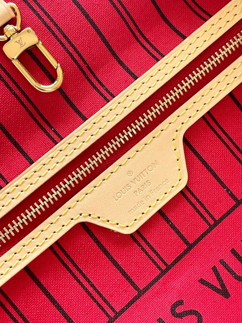 Indistinguishable Louis Vuitton Shopping Bags