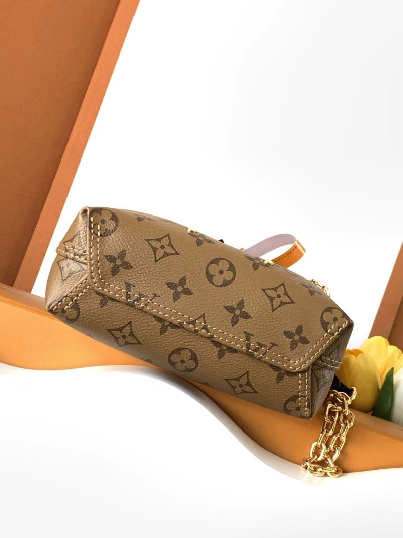 Indistinguishable Louis Vuitton Shopping Bags