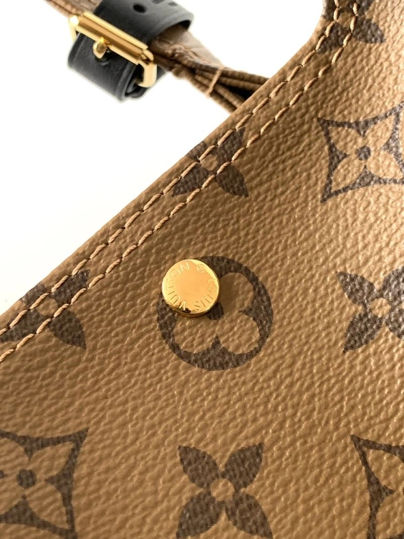 Indistinguishable Louis Vuitton Shopping Bags