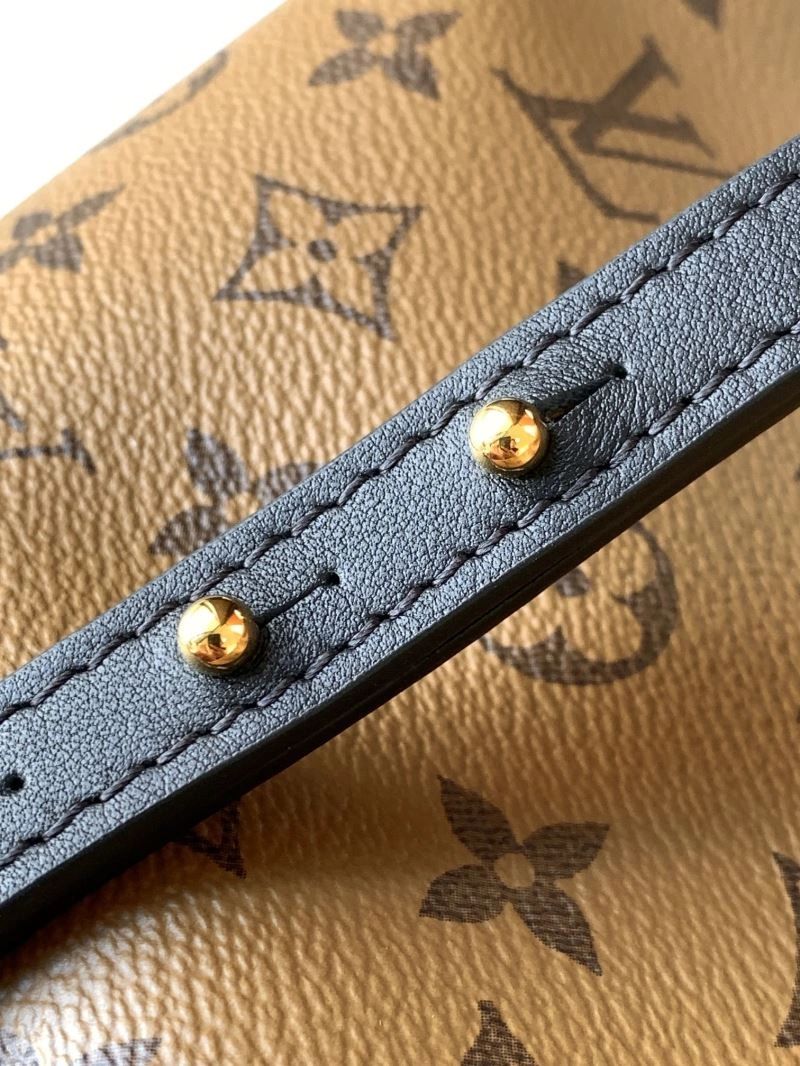 Indistinguishable Louis Vuitton Shopping Bags