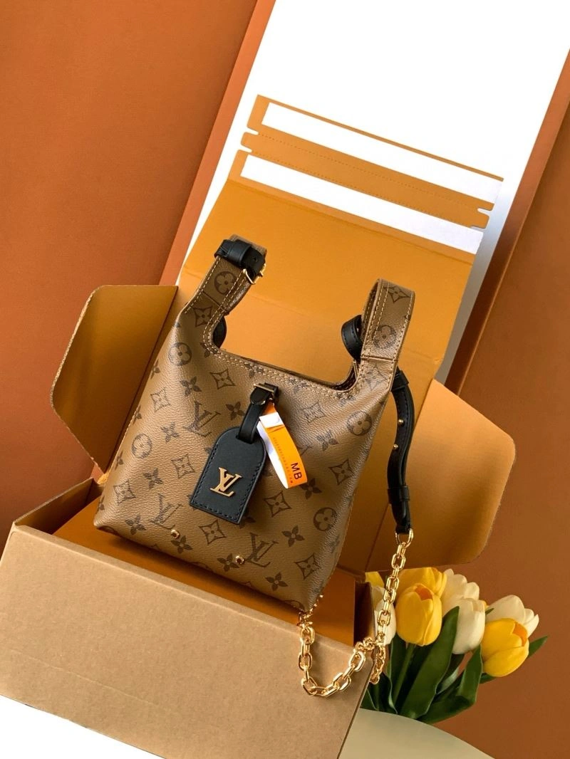 Indistinguishable Louis Vuitton Shopping Bags