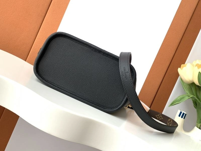 Accurate model Louis Vuitton Shopping Bags