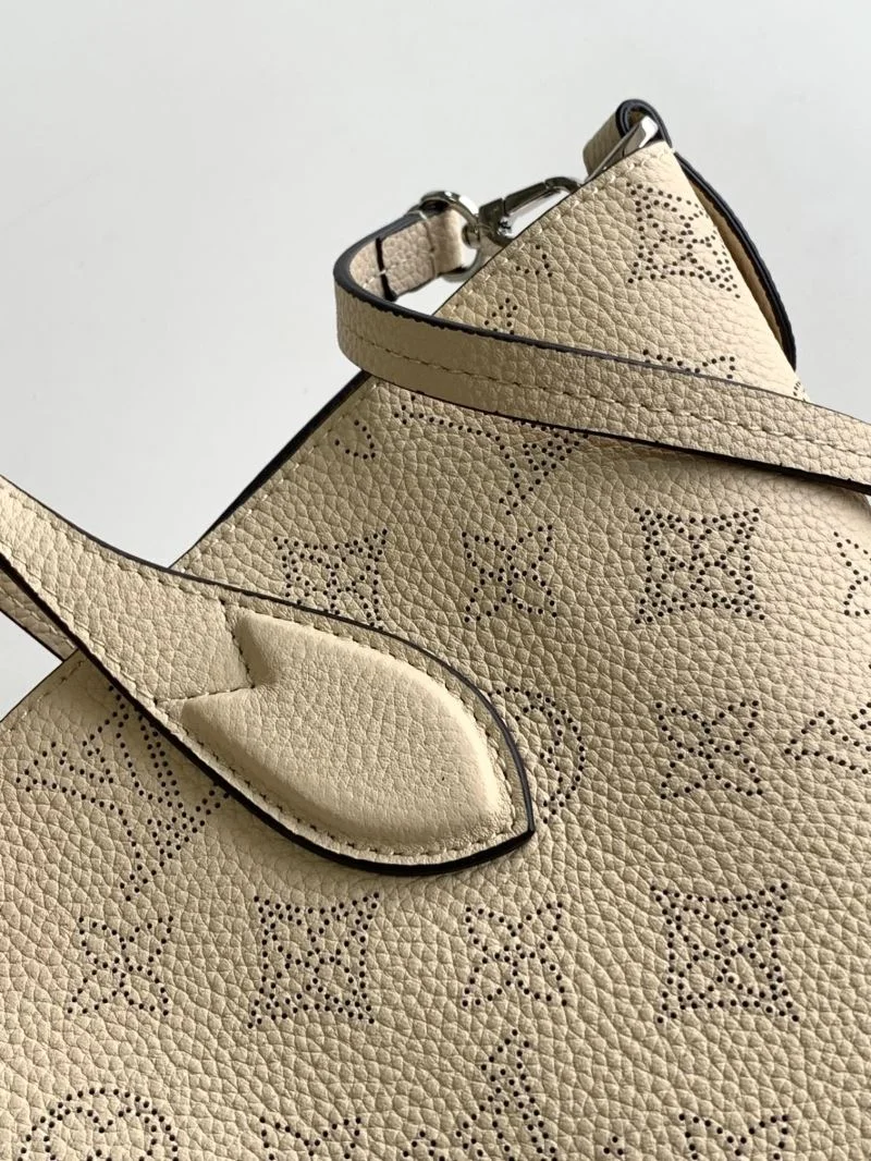 Low-cost Louis Vuitton Shopping Bags