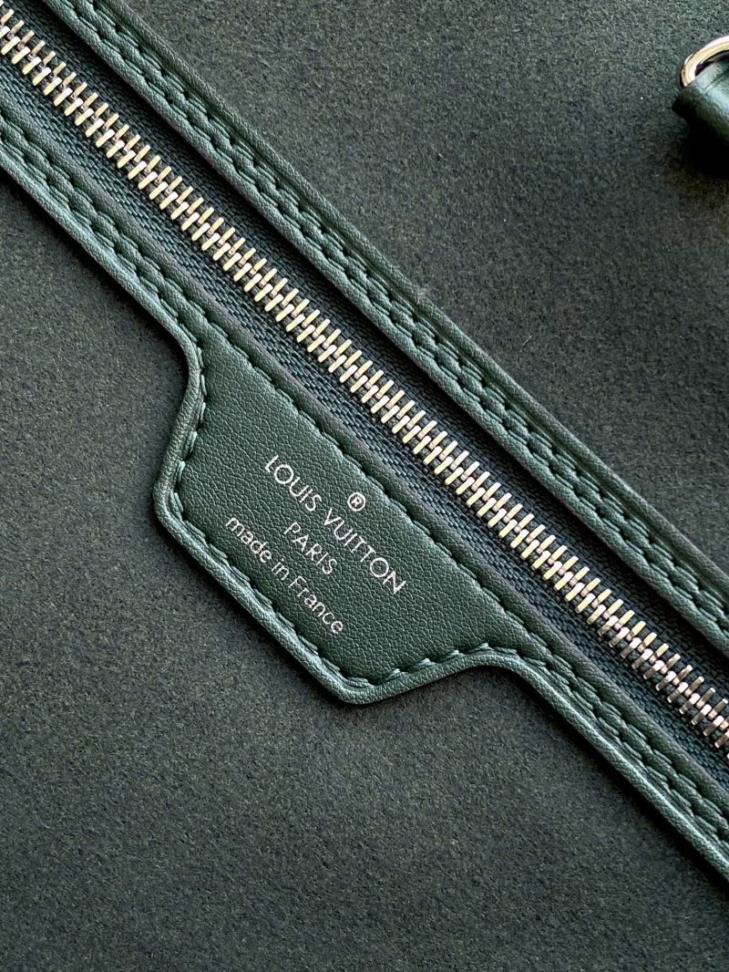 Accurate model Louis Vuitton Shopping Bags