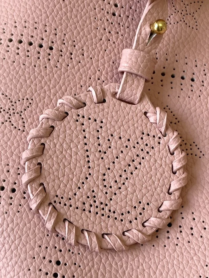 Accurate model Louis Vuitton Shopping Bags