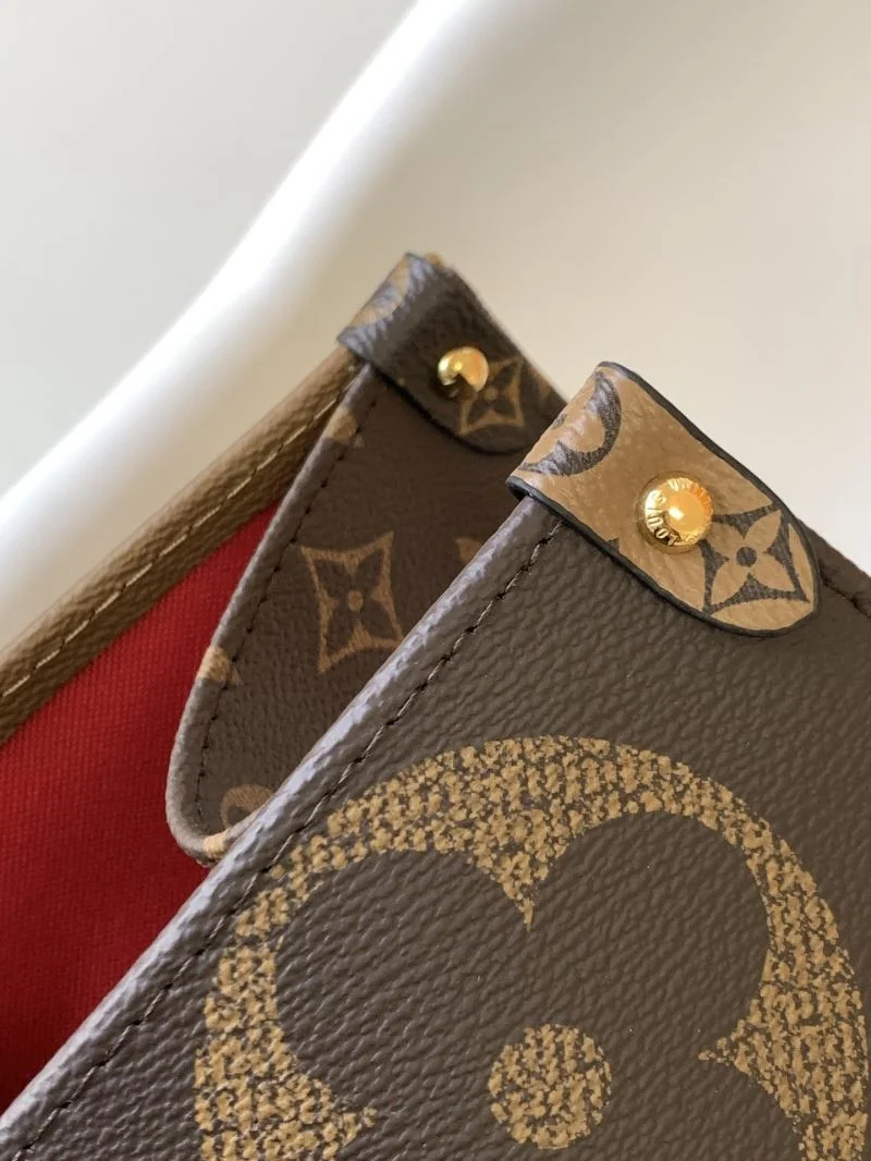 Exact replica Louis Vuitton Shopping Bags