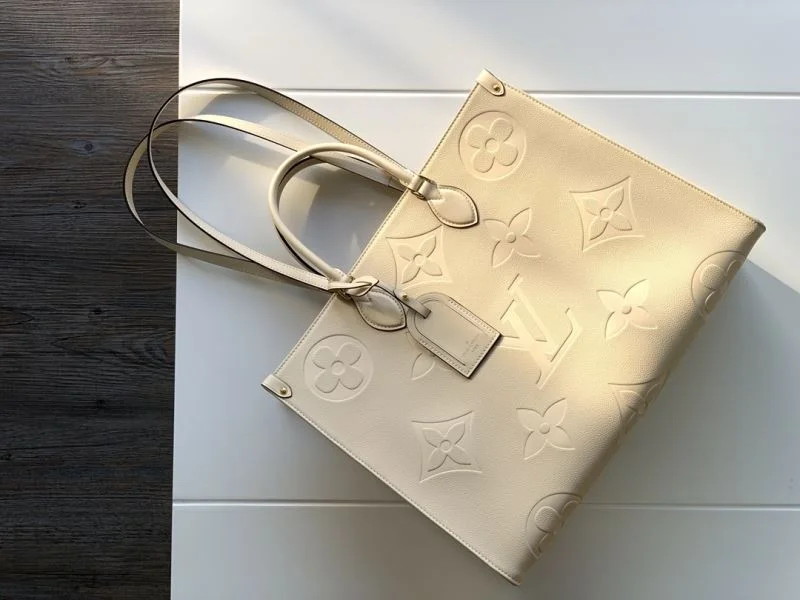 Top mirror Louis Vuitton Shopping Bags